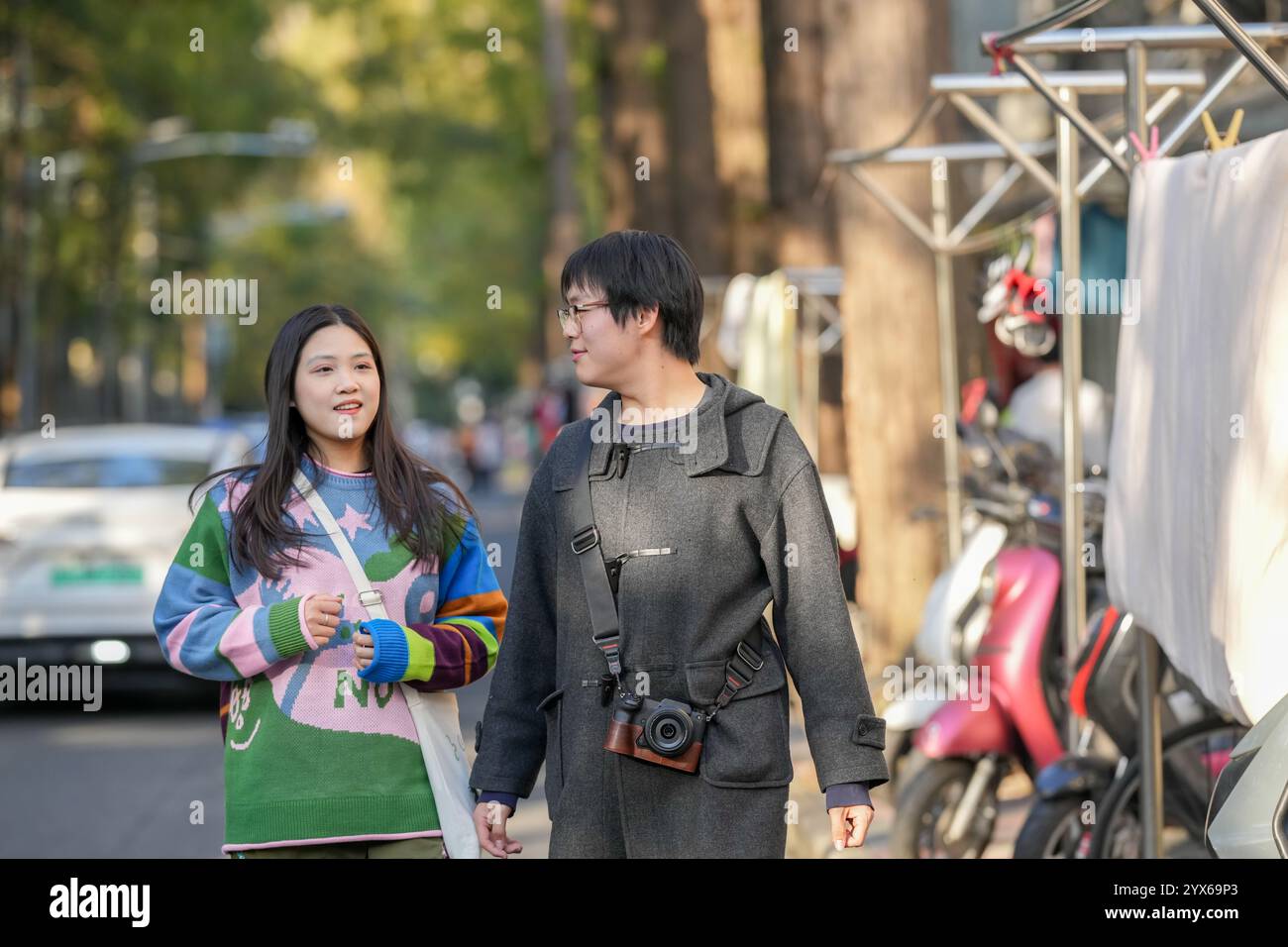 Young asian couple walks hi-res stock photography and images - Alamy