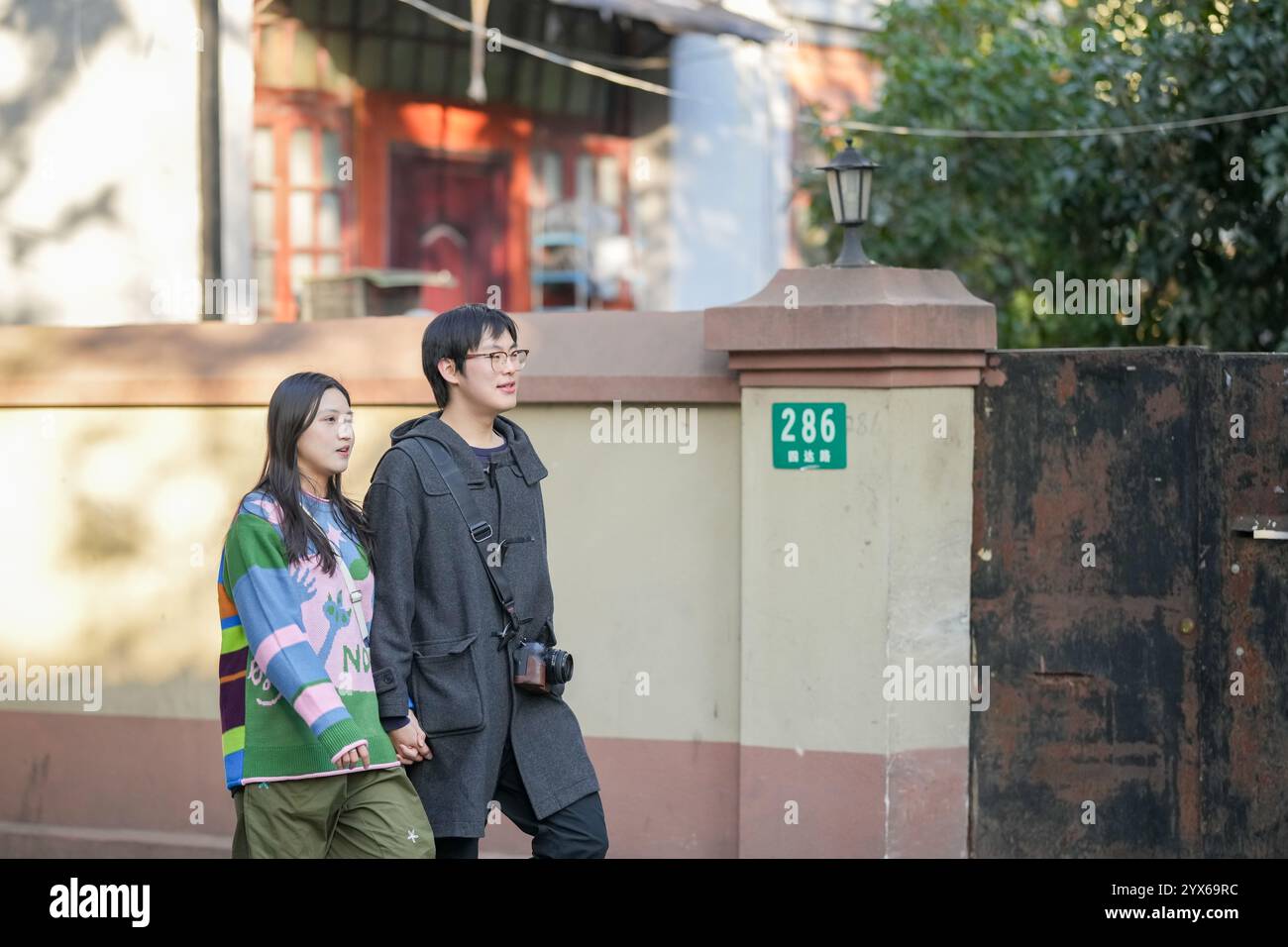 Young asian couple walks hi-res stock photography and images - Alamy