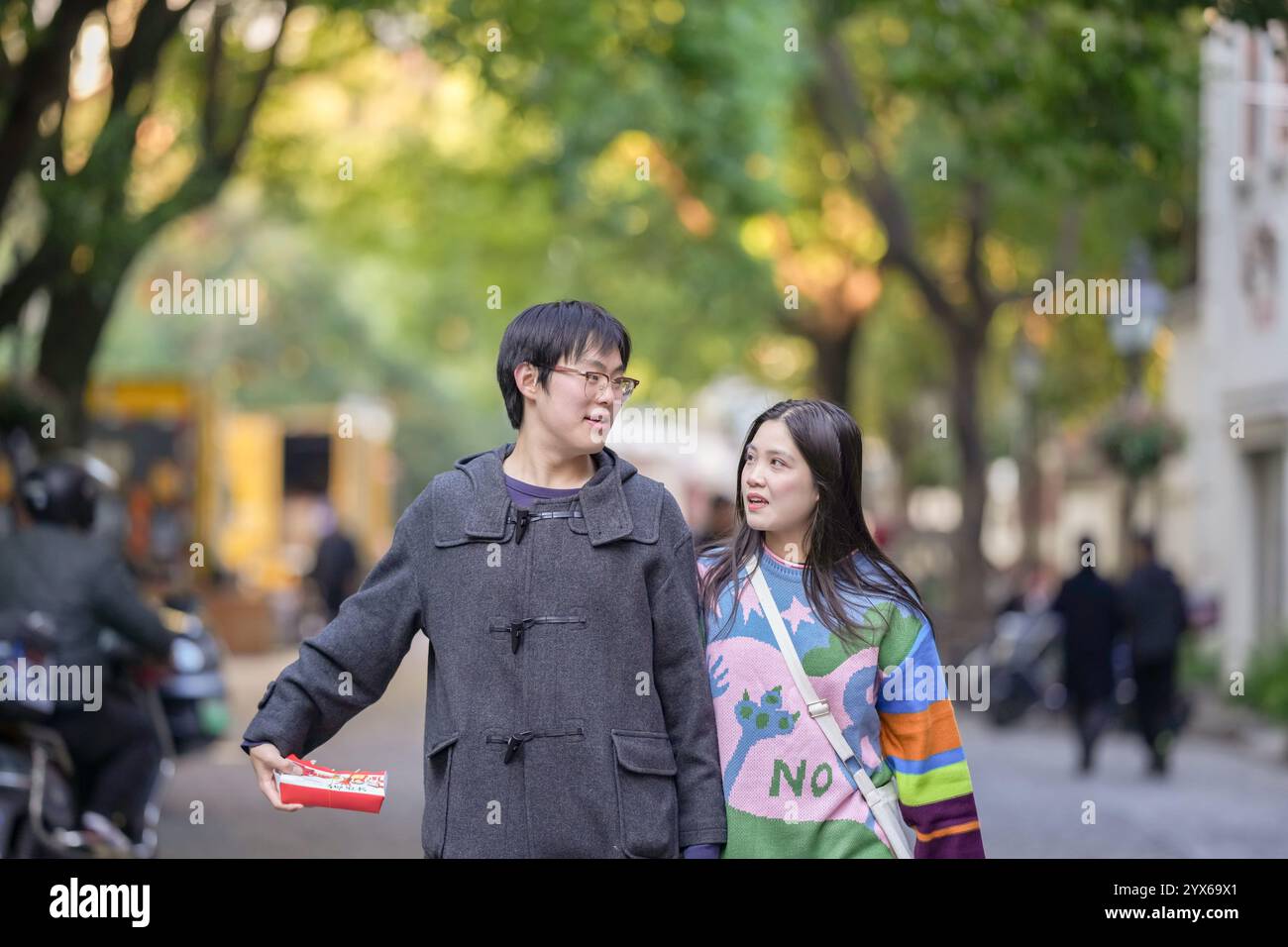 Young asian couple walks hi-res stock photography and images - Alamy