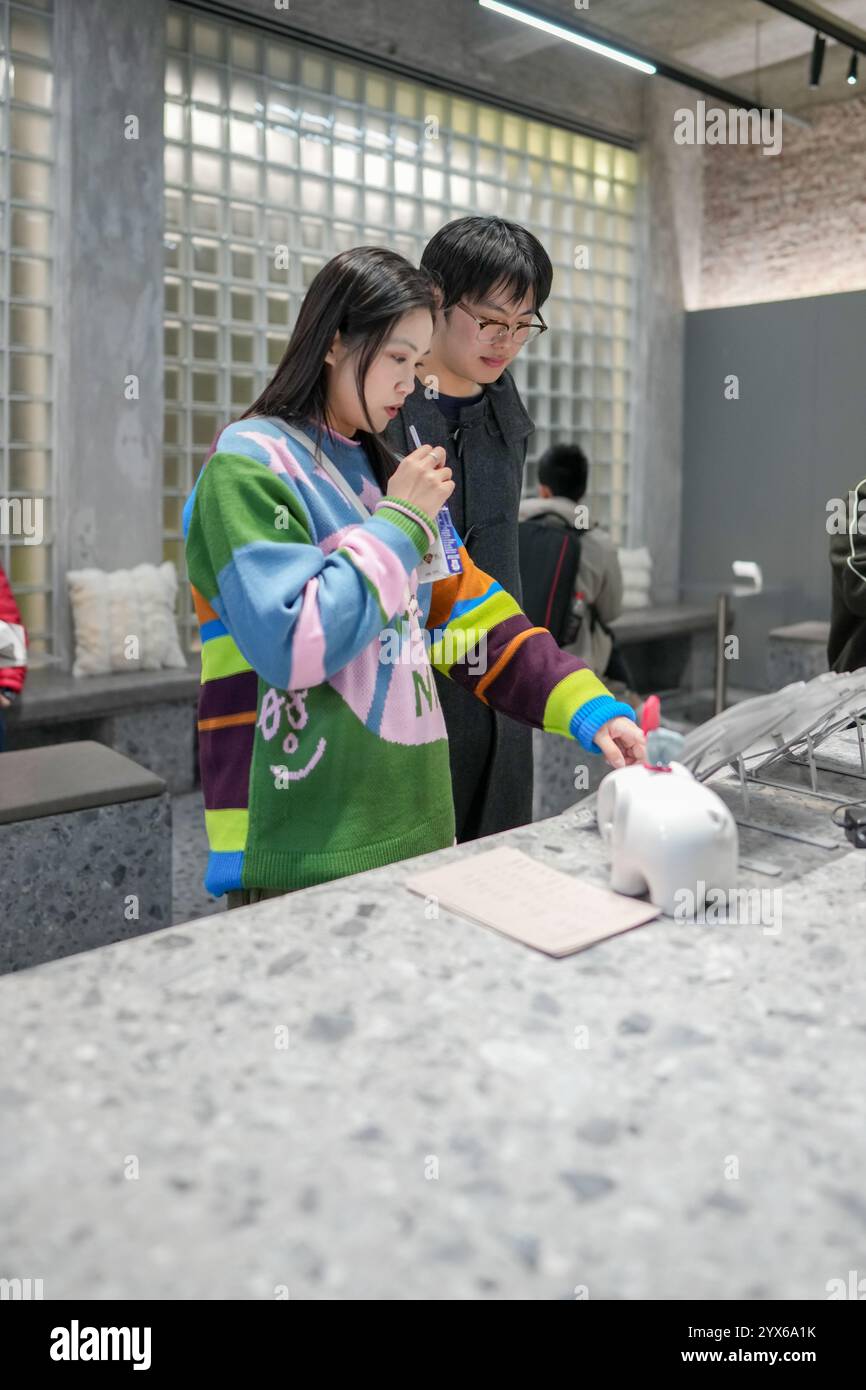 Couple order hi-res stock photography and images - Alamy