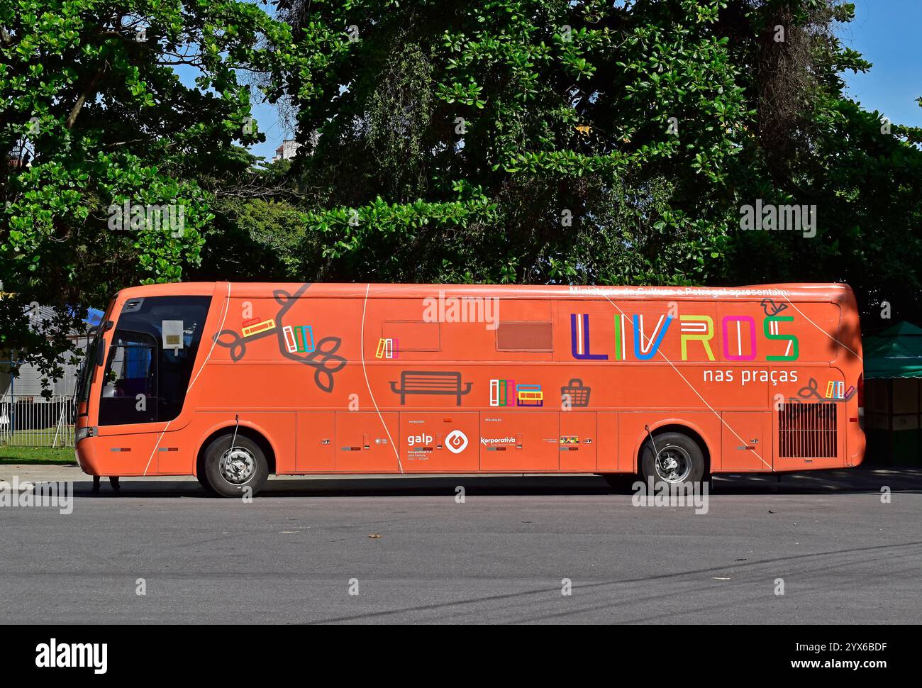 Traveling library bus hi-res stock photography and images - Alamy