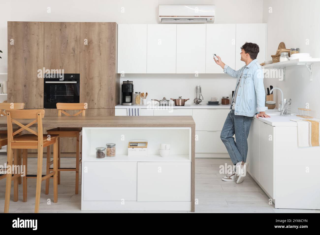 Switching off air conditioner hi-res stock photography and images - Alamy