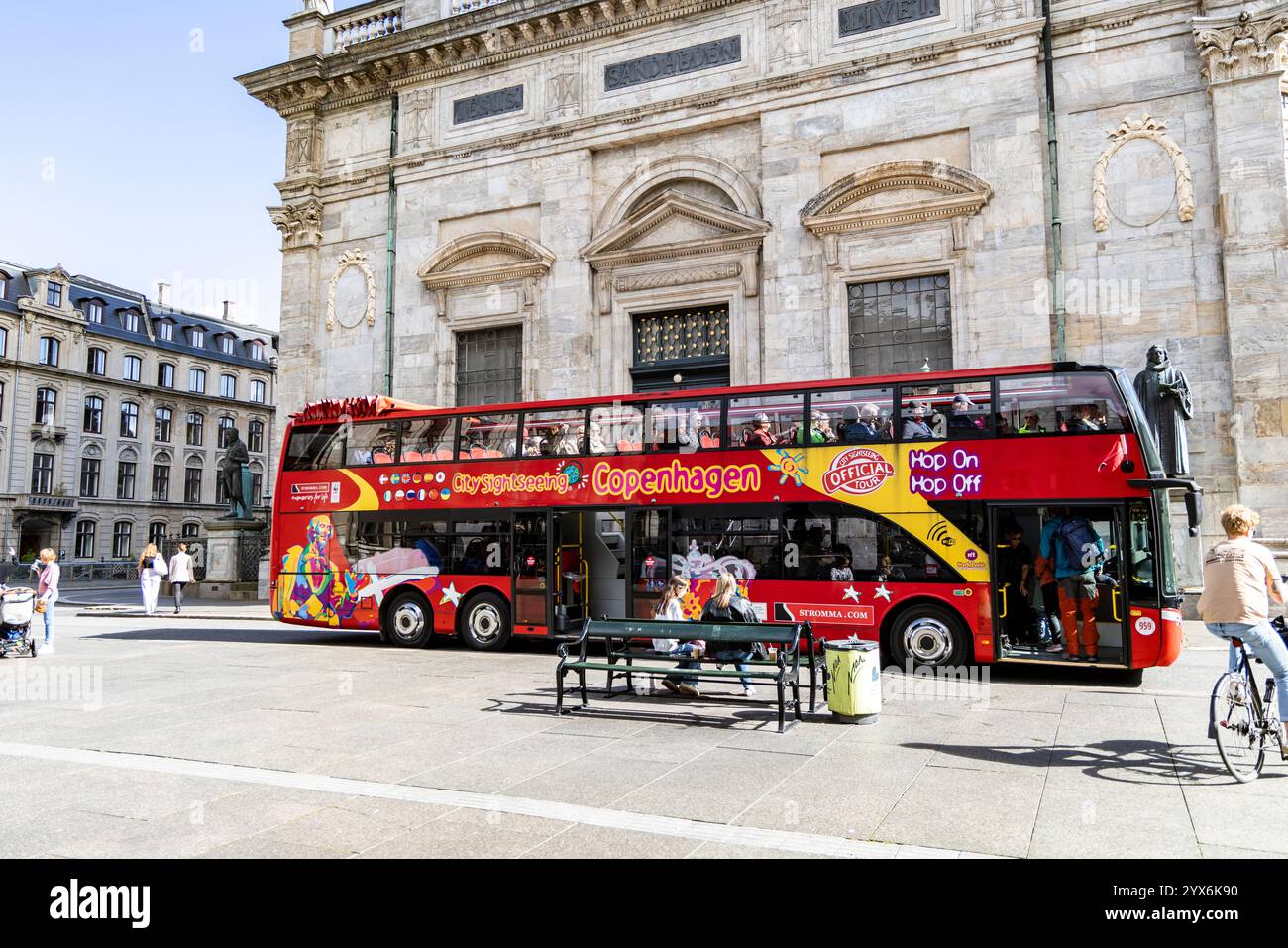 Double decker buscity sightseeing hi-res stock photography and images ...