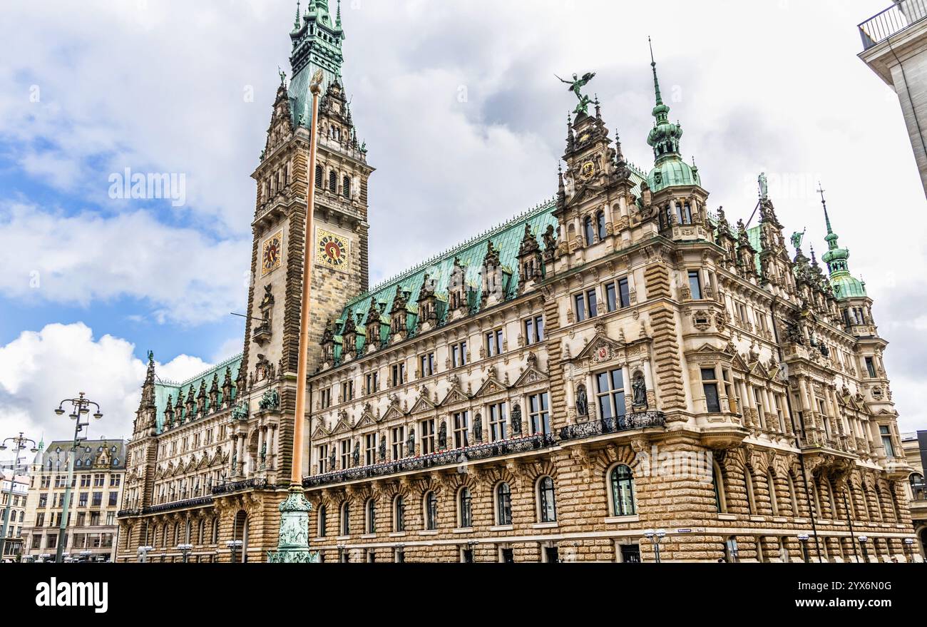Main square in Hamburg Rathouse. Townhall building Stock Photo - Alamy