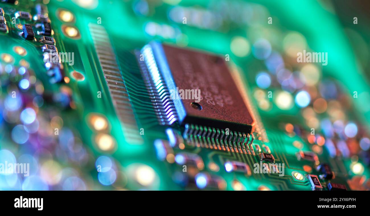 Close-up of a computer chip on a circuit board Stock Photo - Alamy
