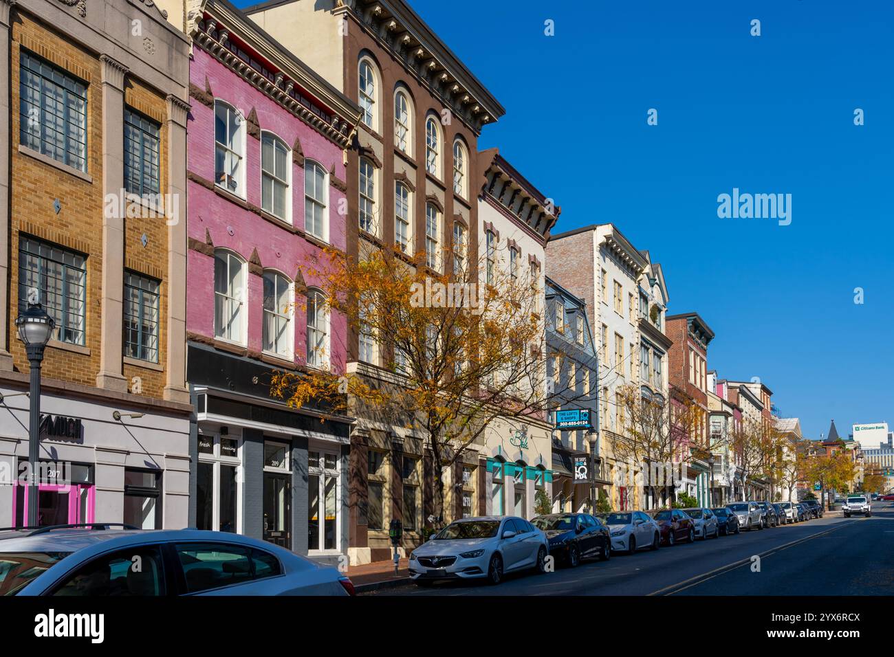 Colorful street old buildings hi-res stock photography and images - Alamy