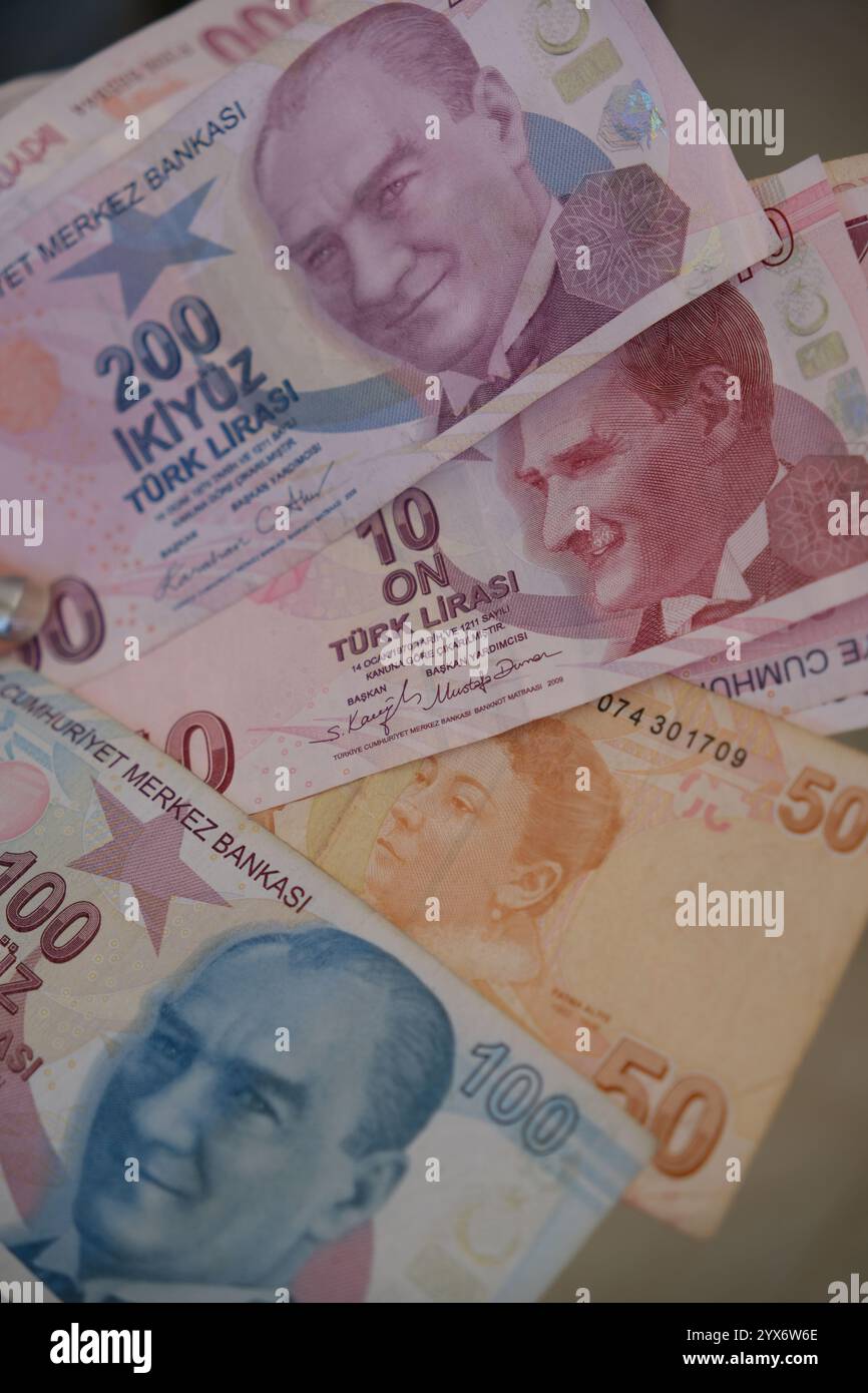 Turkish lira paper money currency close up Stock Photo - Alamy