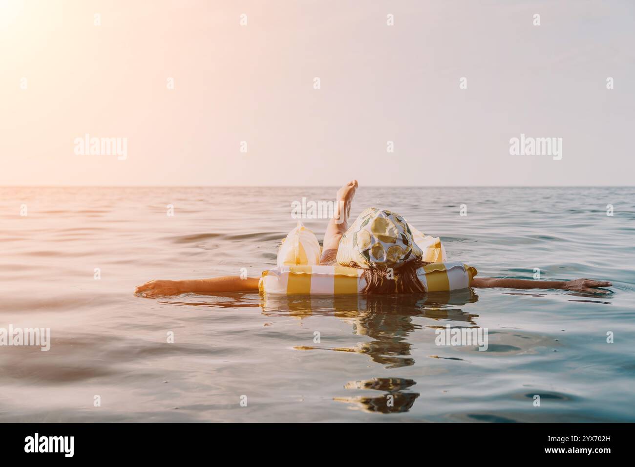 Woman wearing swimsuit pool hi-res stock photography and images - Alamy