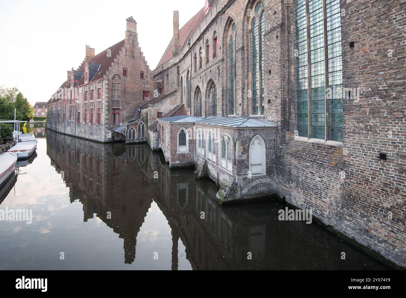 Hans Memling museum in Oud Sint-Janshospitaal /Ancien hôpital Saint ...