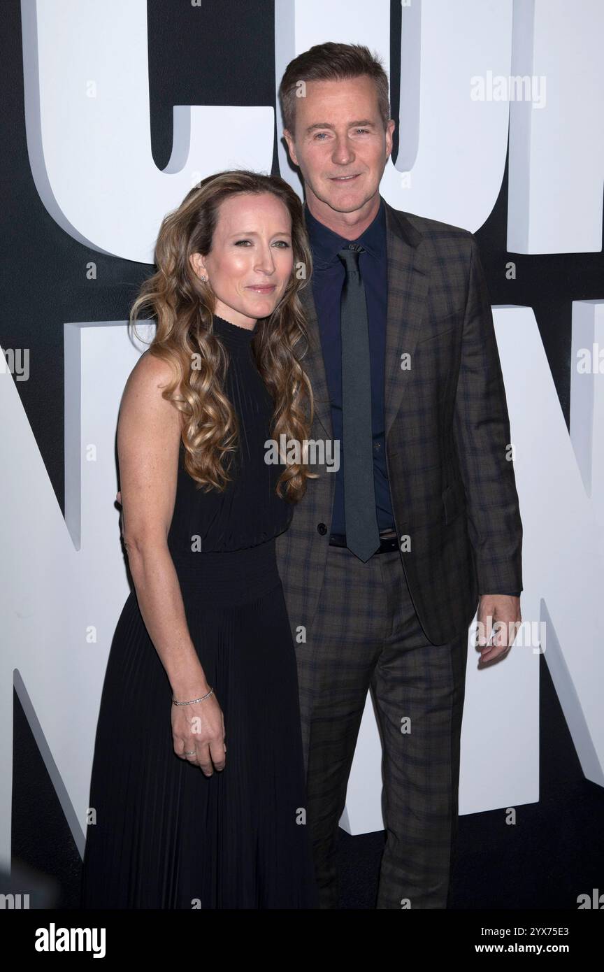 Shauna Robertson umit Ehemann Edward Norton bei der Premiere des ...