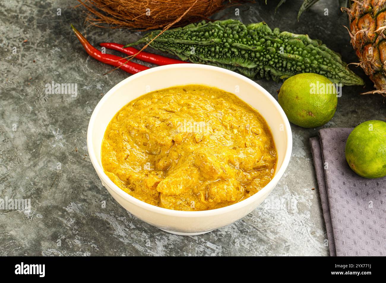 Inchian cuisine - chicken cashew curry with gravy Stock Photo - Alamy