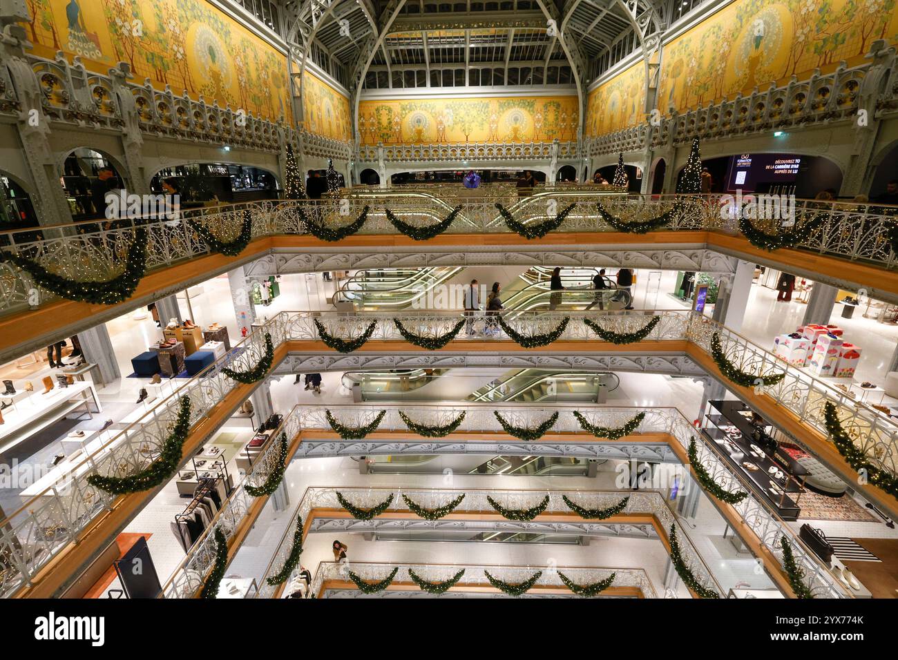 LA SAMARITAINE PARIS Stock Photo - Alamy