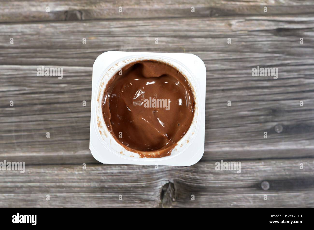 Milk dessert jelly pudding liquid hi-res stock photography and images ...