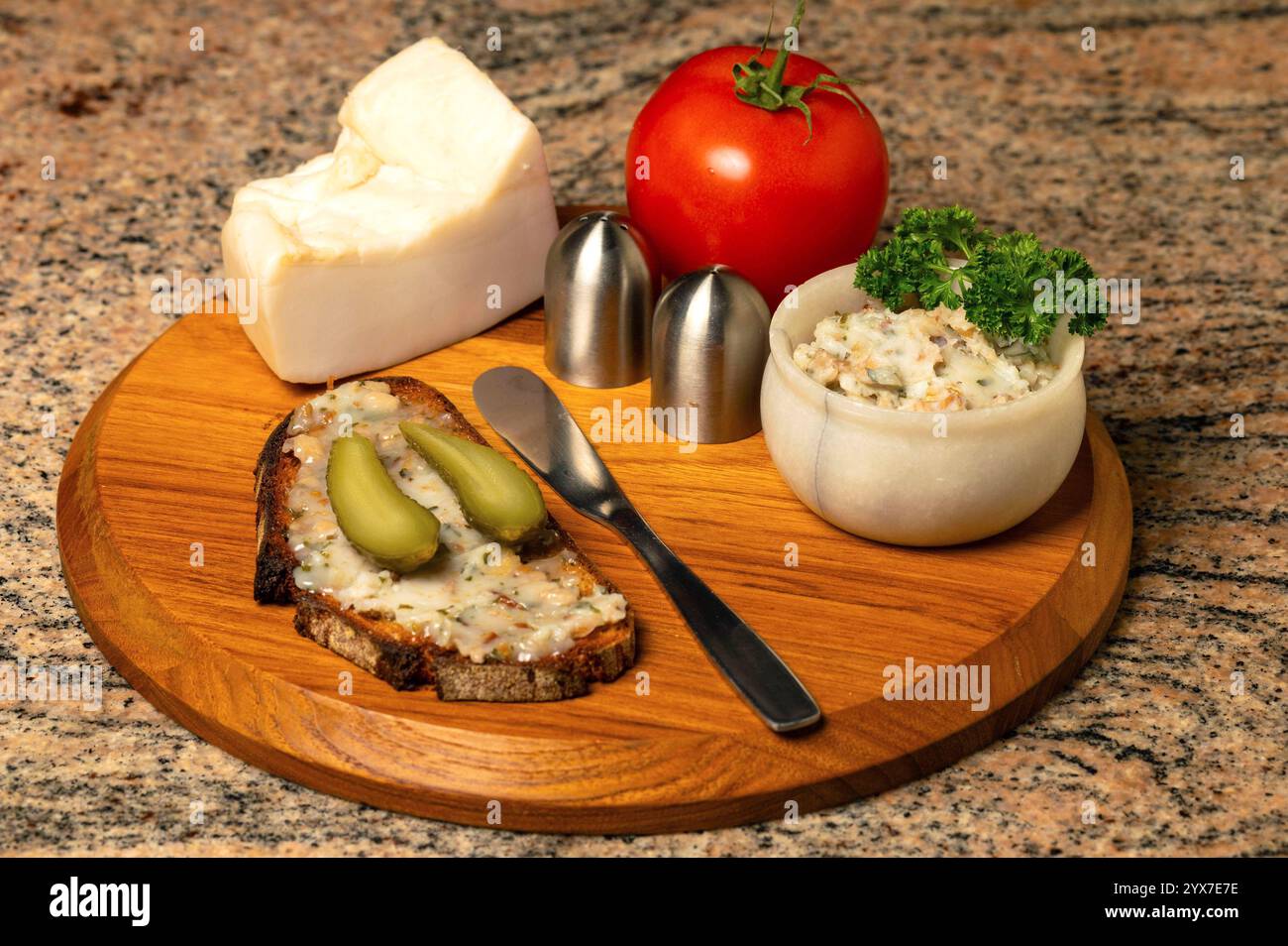 Hubertusschmalz ist ein Brotaufstrich aus Gänse- und Schweineschmalz ...