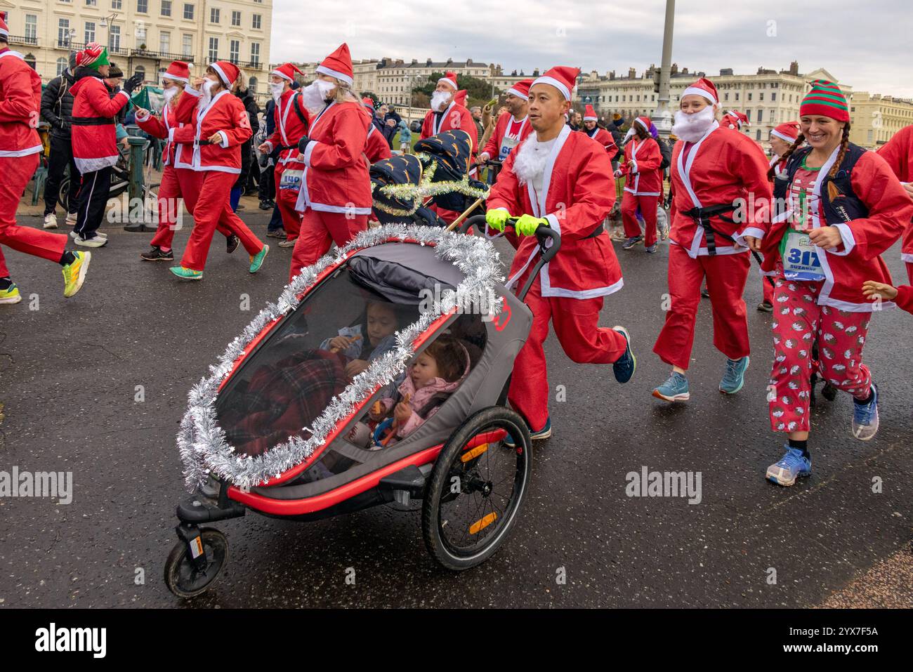 Santa run 2024 hi-res stock photography and images - Alamy