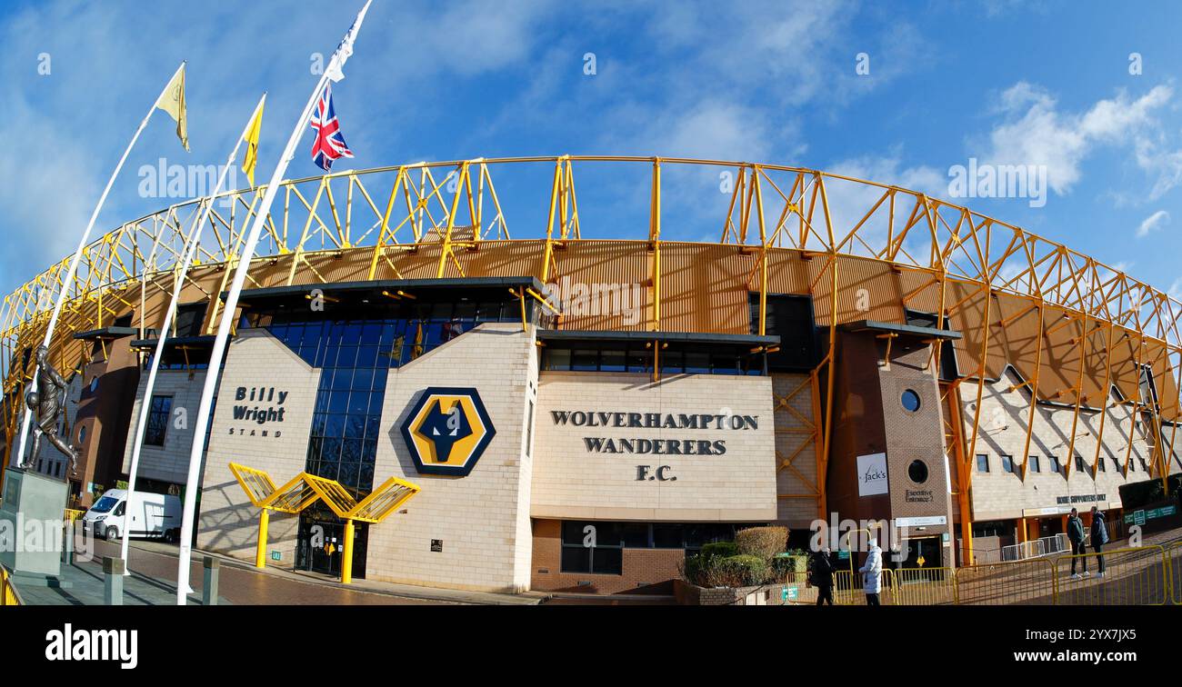 Wolverhampton, UK. 14th December 2024; Molineux Stadium, Wolverhampton ...