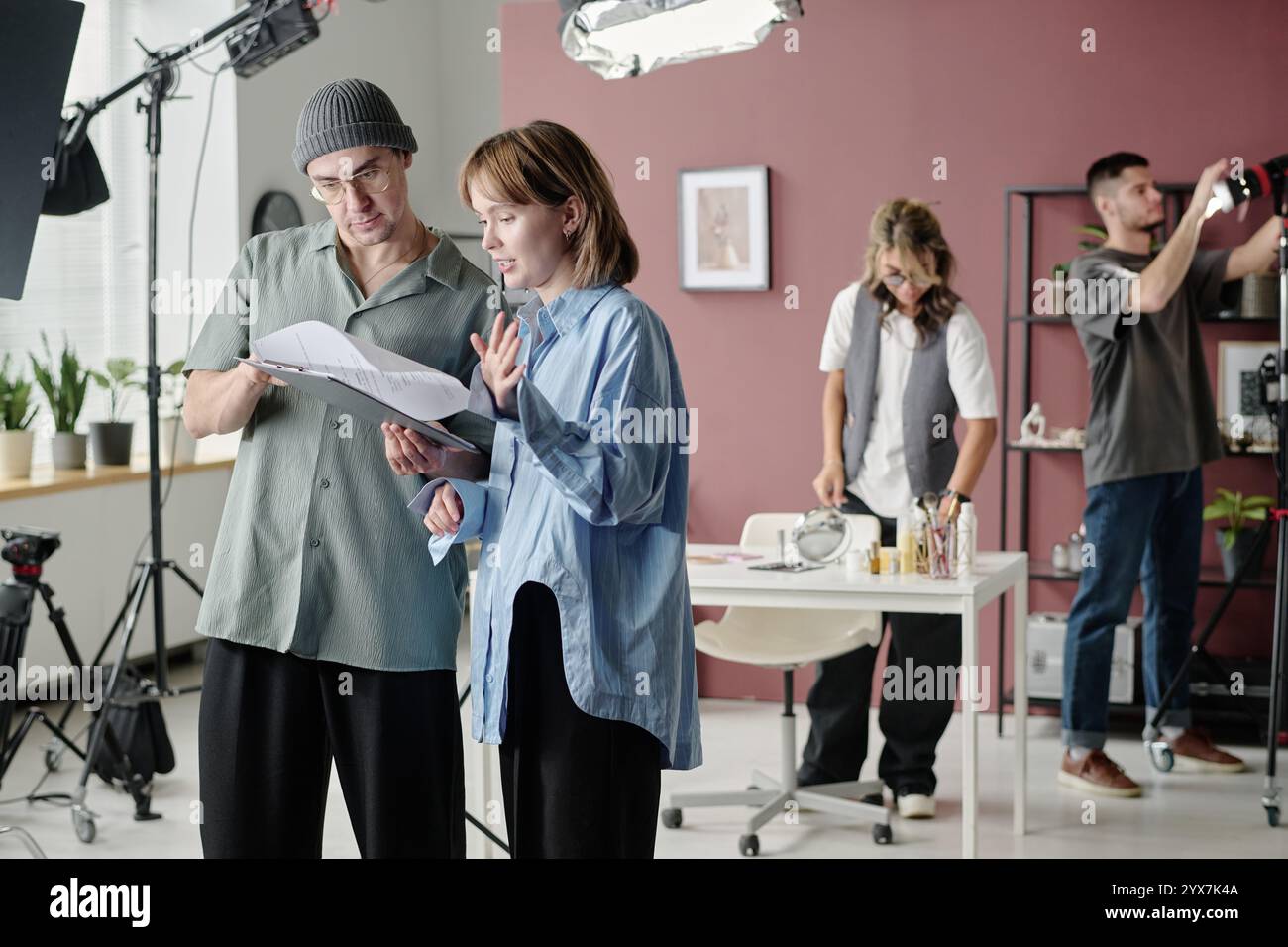 Actress director with together hi-res stock photography and images - Alamy