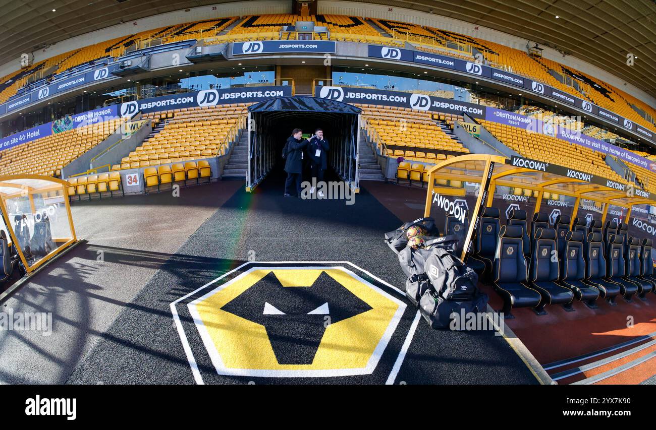 Wolverhampton, UK. 14th December 2024; Molineux Stadium, Wolverhampton ...