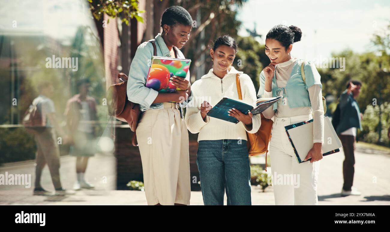 Students outdoors plan hi-res stock photography and images - Alamy