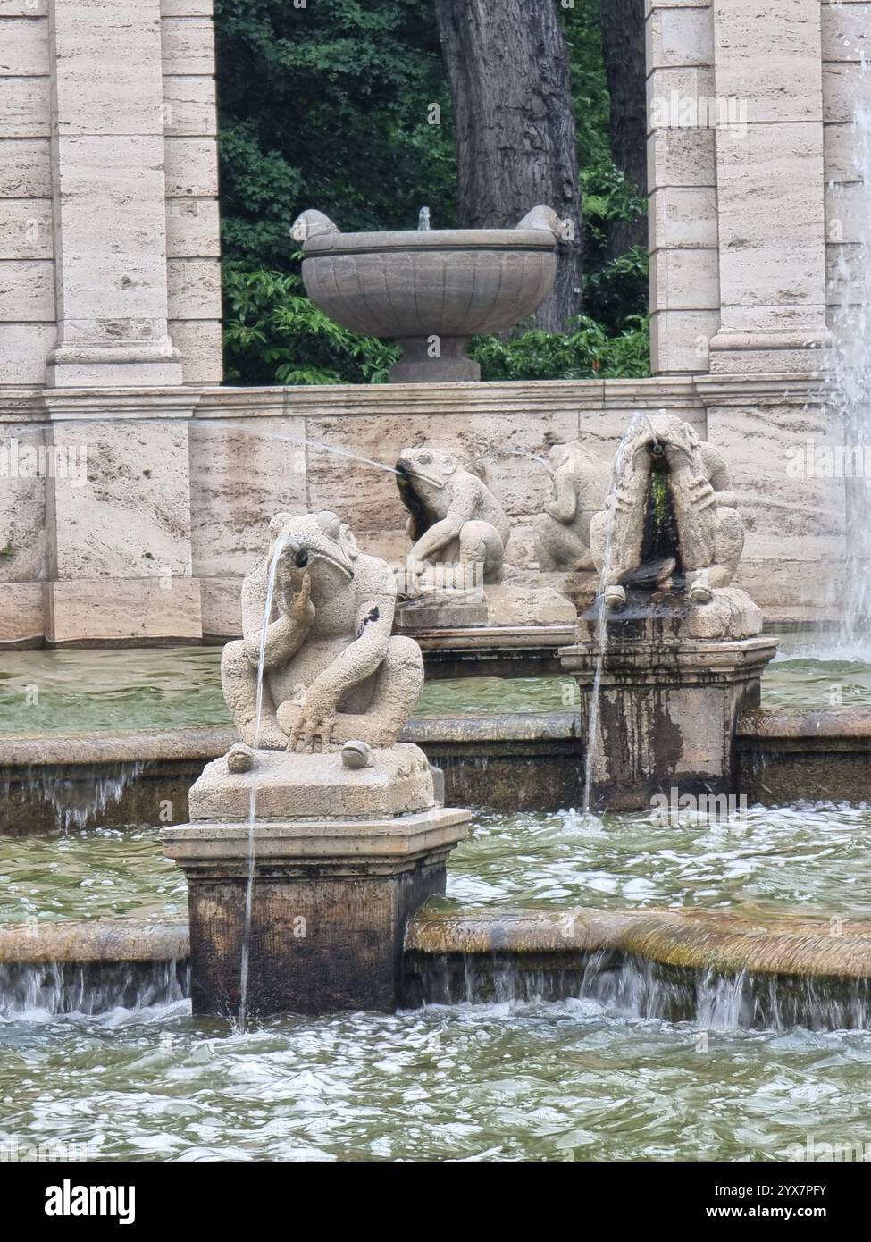 Frog stone sculpture of the Fairy Tale Fountain (Märchenbrunnen) in ...