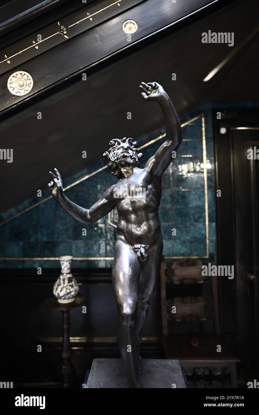 Leighton house interior london hi-res stock photography and images - Alamy