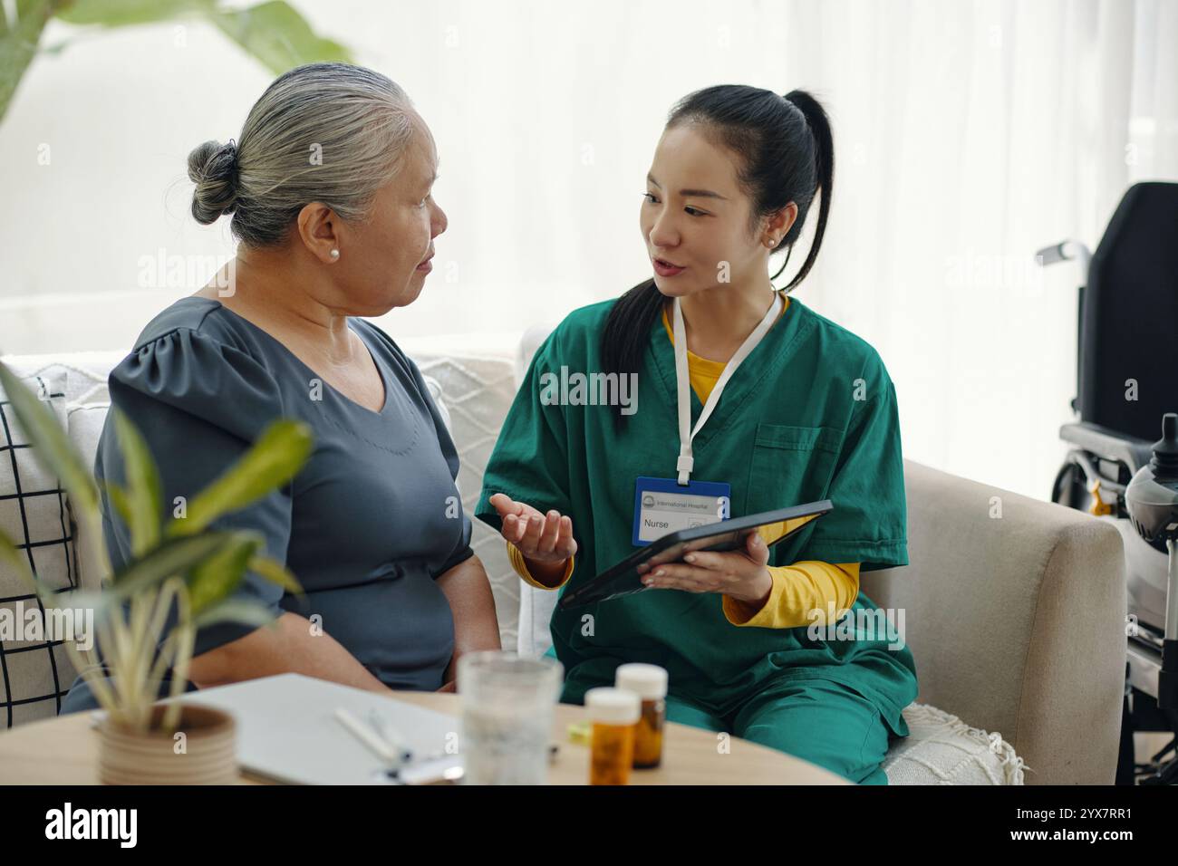 Nurse Explaining The Way Of Treatment To Patient Stock Photo - Alamy