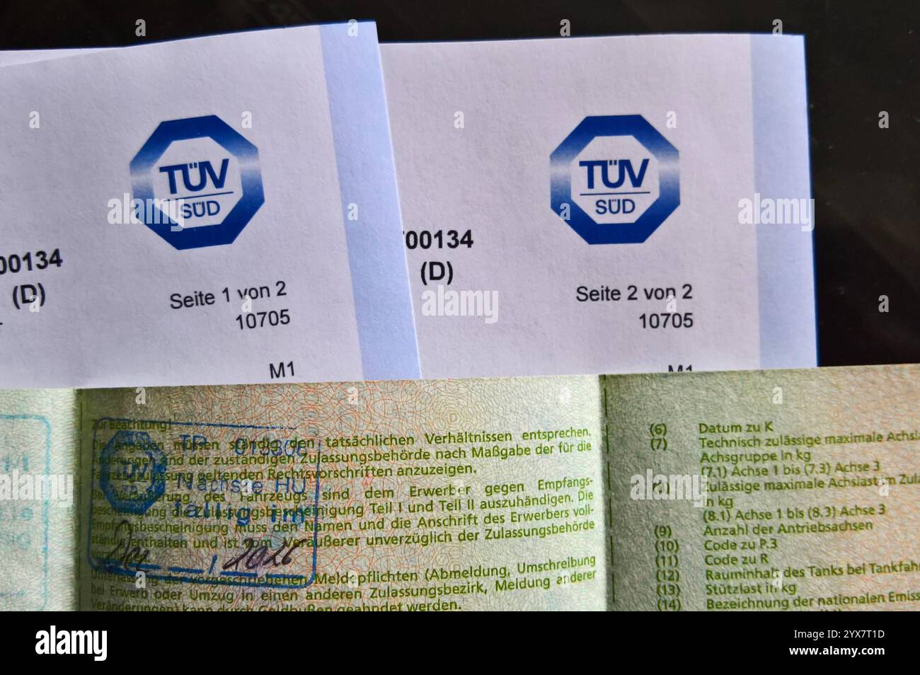TÜV Bayern, KFZ Hauptuntersuchung - kurz HU. Prüfbericht, Plakette und Stempel im KFZ-Schein ...