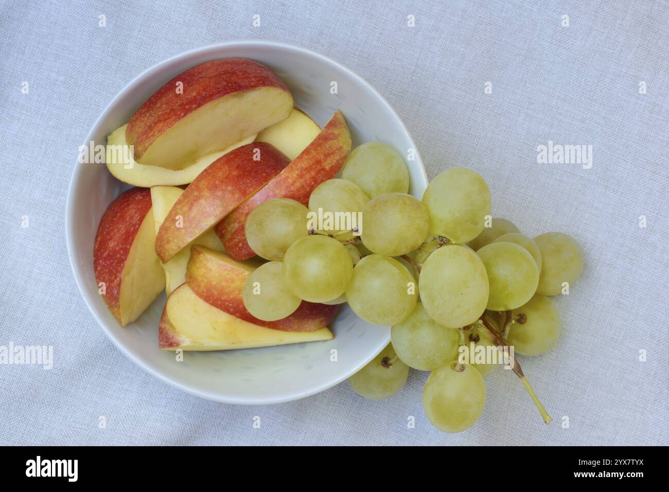 Tray grapes apple hi-res stock photography and images - Alamy