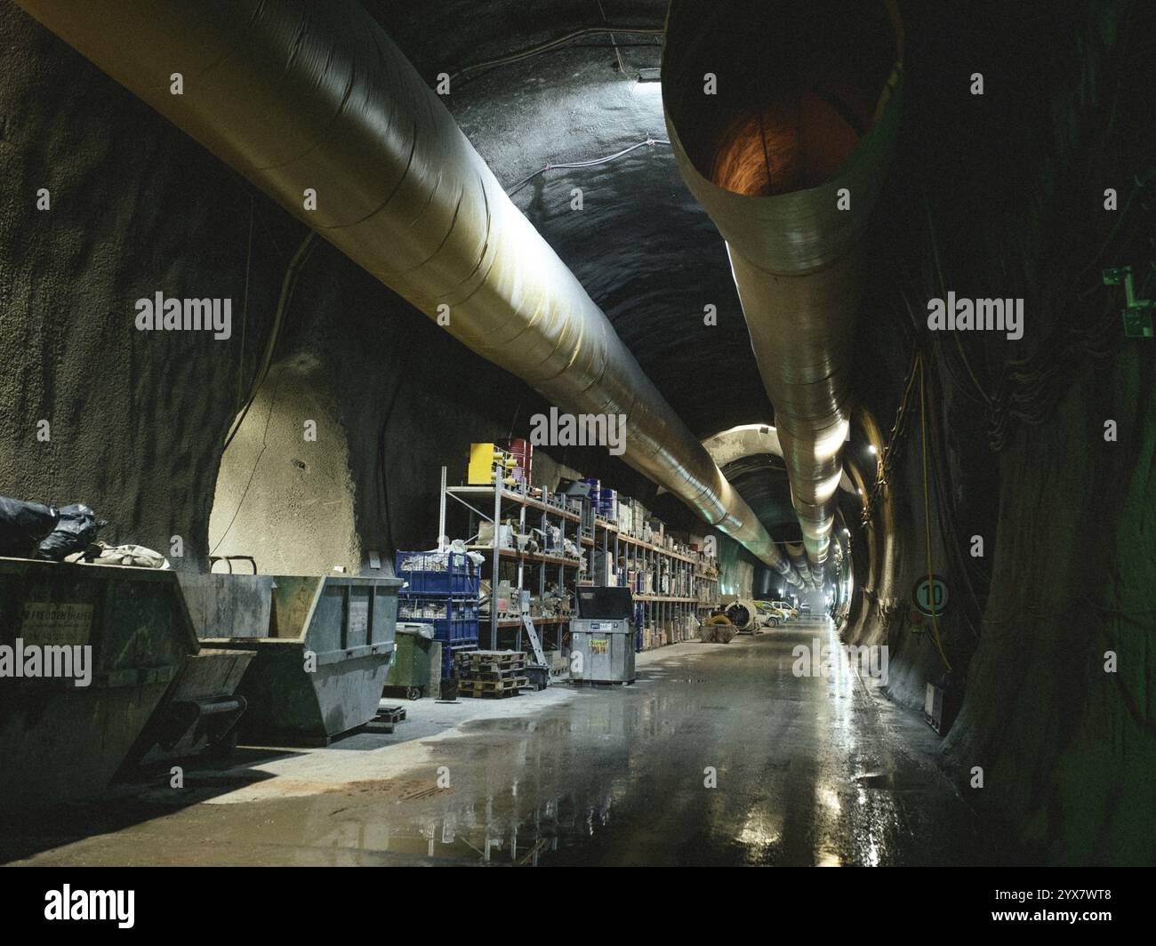 Warehouse building storage section hi-res stock photography and images ...