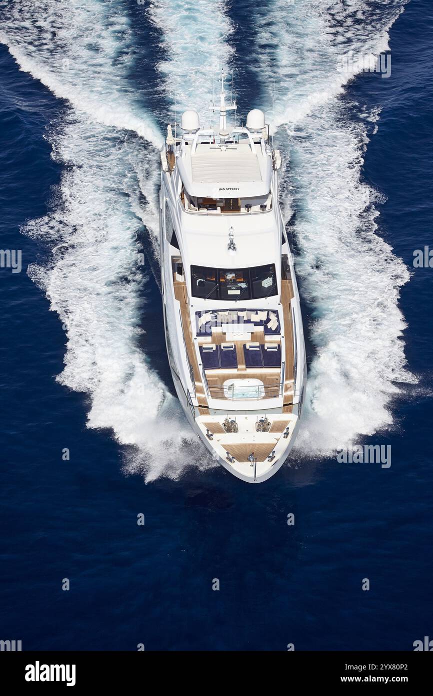 Yacht in sea aerial photography hi-res stock photography and images - Alamy
