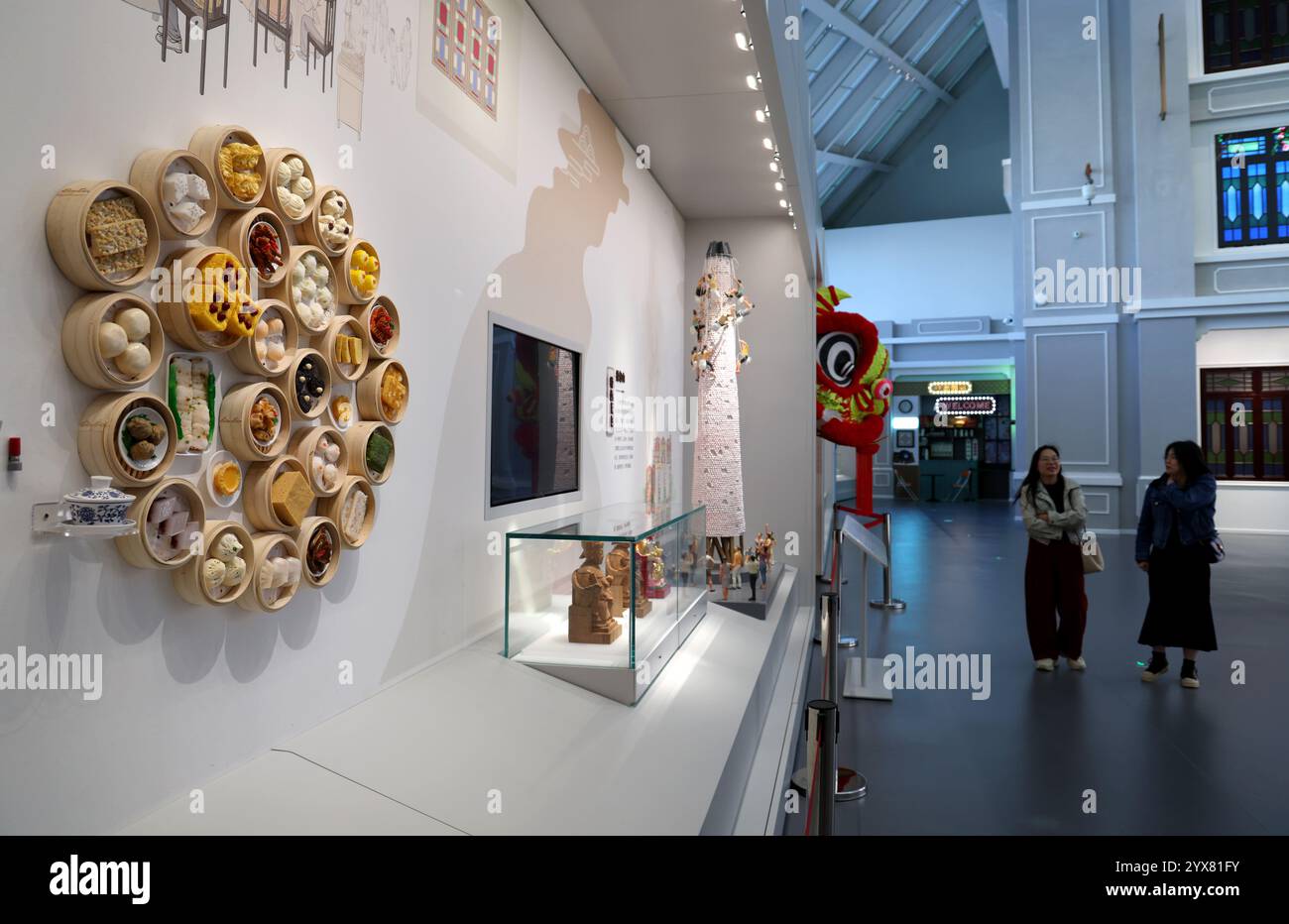 (241214) -- GUANGZHOU, Dec. 14, 2024 (Xinhua) -- Cantonese snacks ...