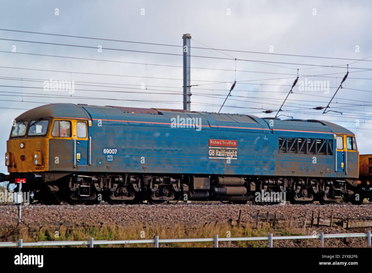 Class 69007 Richard Trevithick on engineers train at Shipton by ...