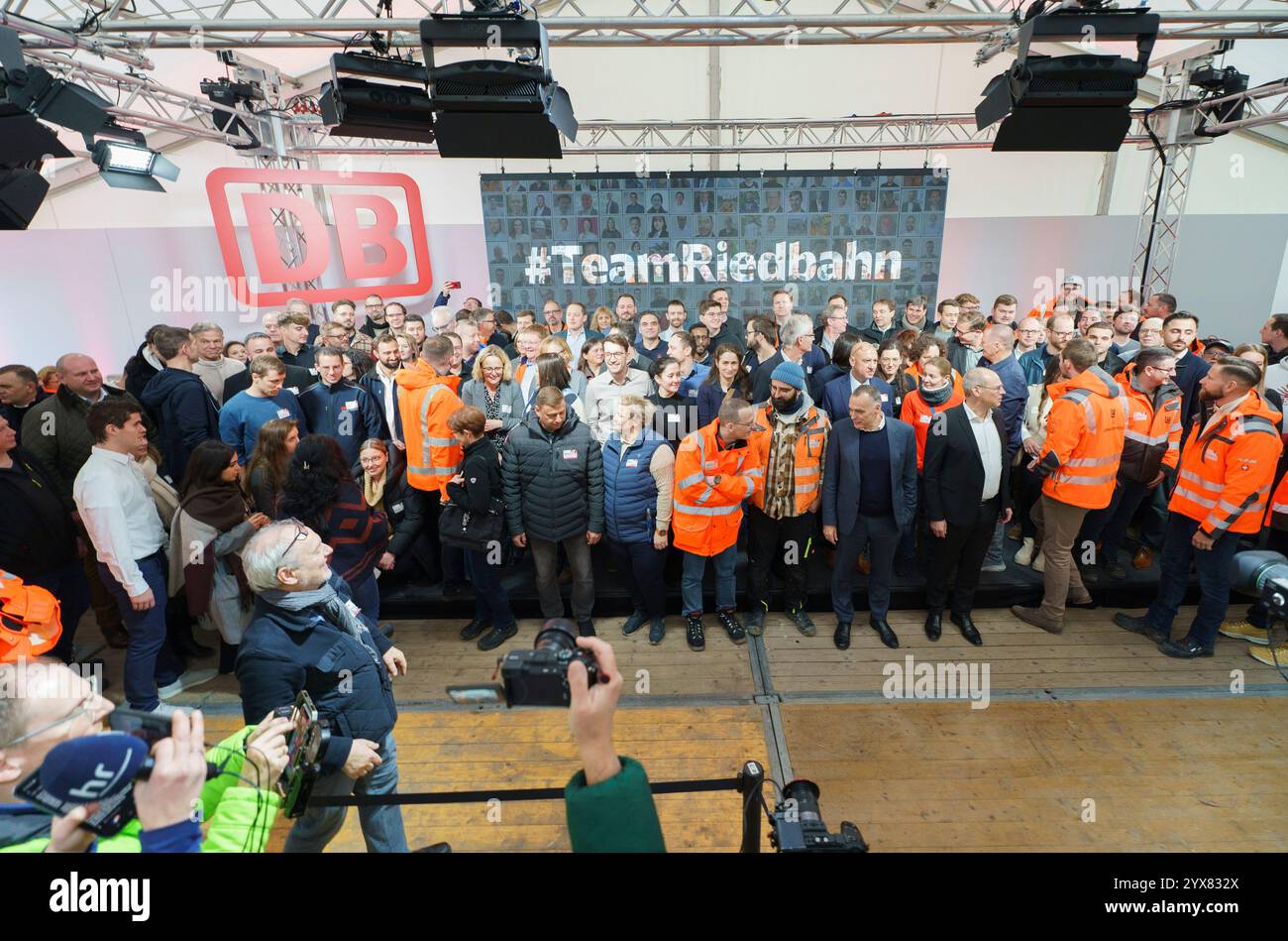 Gernsheim, Germany. 14th Dec, 2024. The "Team Riedbahn" line up for a ...