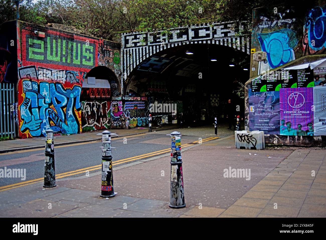 Exit Shoreditch High Street, London, England Stock Photo - Alamy