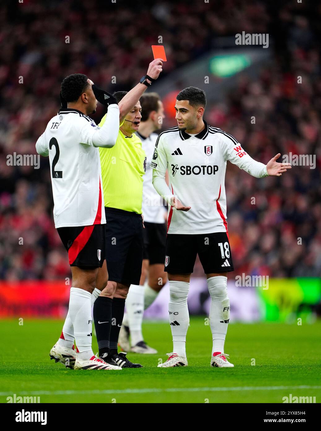 Gives a red card hi-res stock photography and images - Alamy