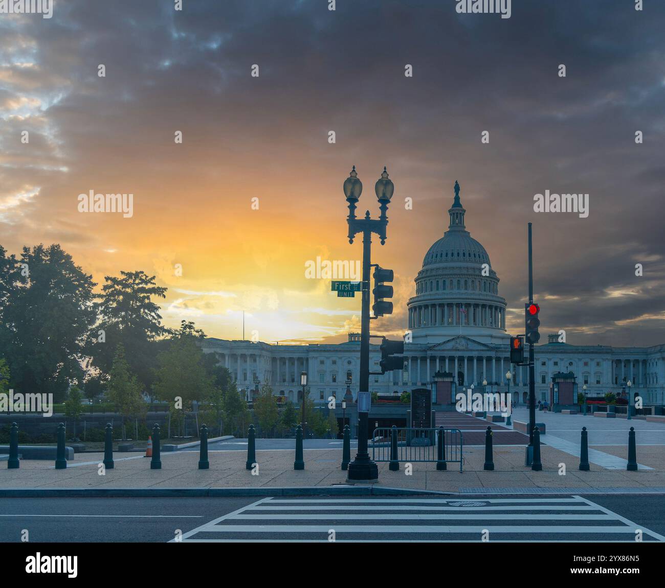 United states capitol dc dramatic hi-res stock photography and images ...