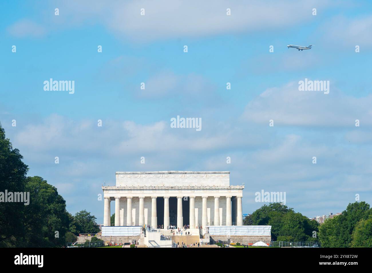 Overflying the city hi-res stock photography and images - Alamy