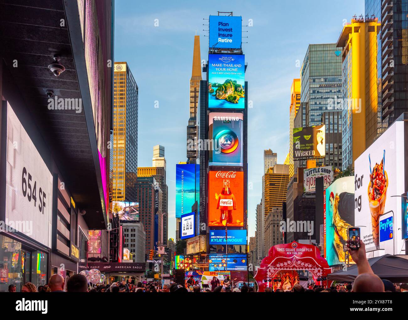 Coca cola billboard in times square hi-res stock photography and images ...