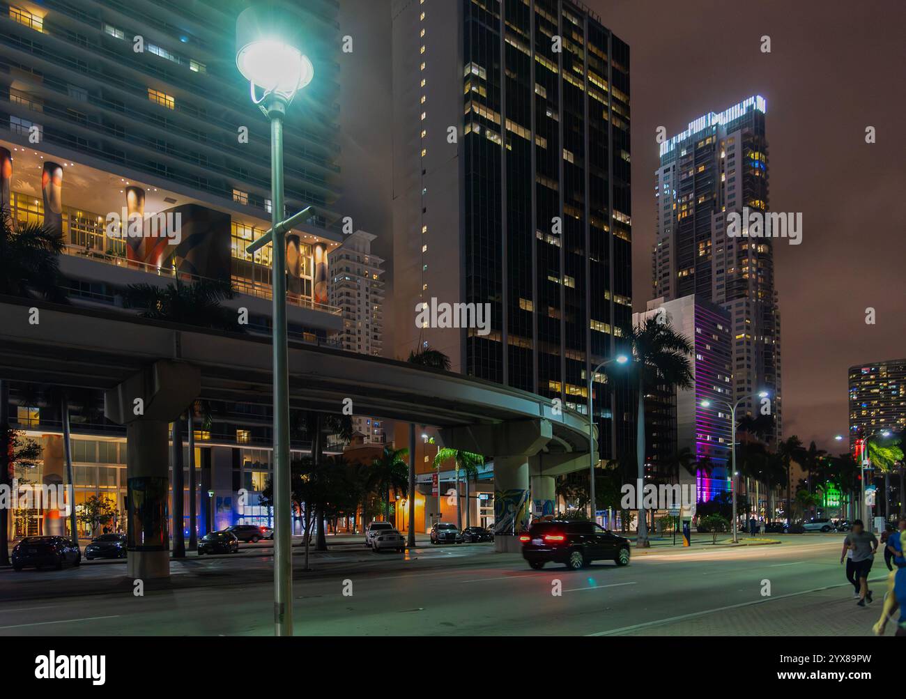 Downtown miami luxury highrise real hi-res stock photography and images ...