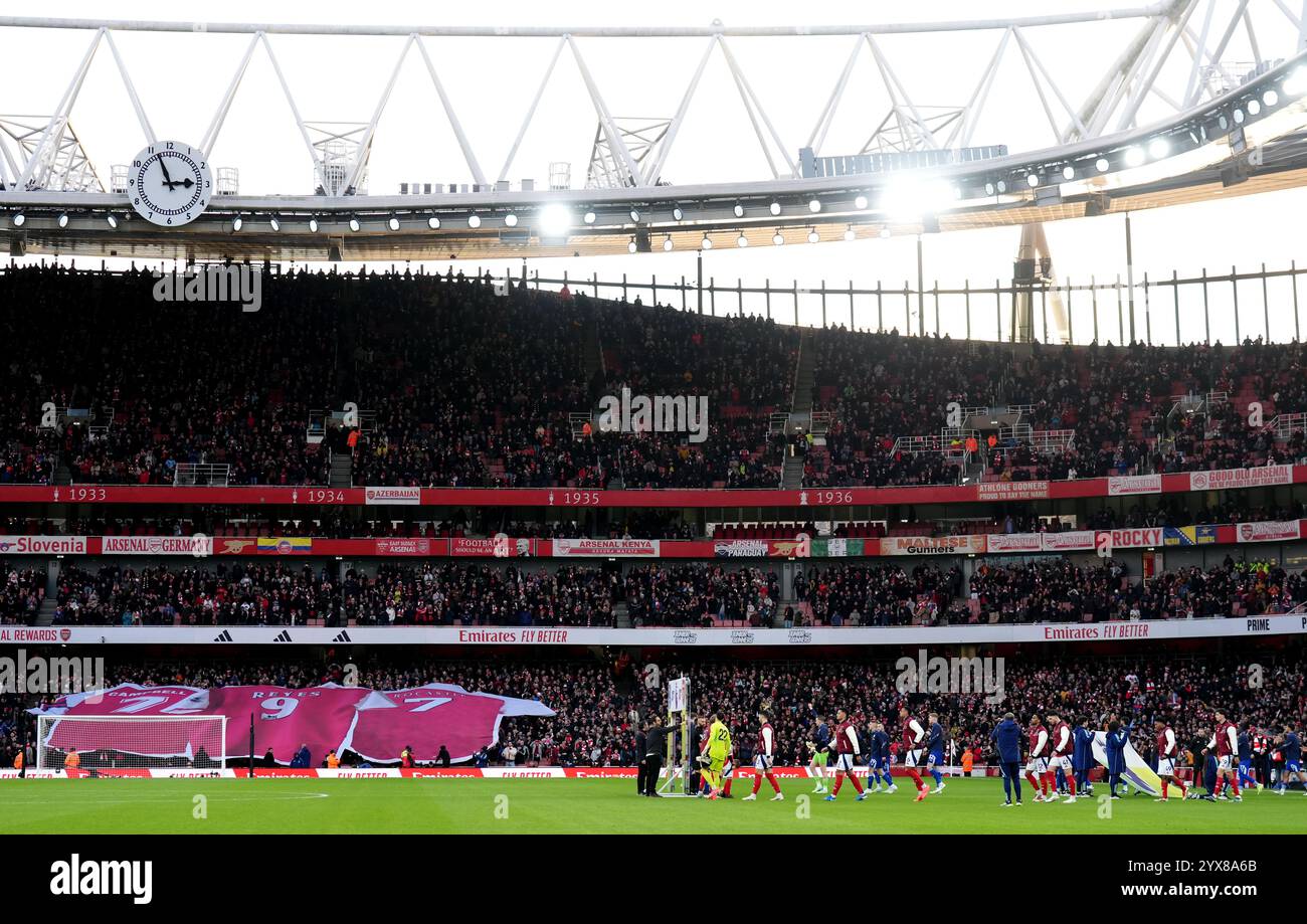 Arsenal shirts names hi-res stock photography and images - Alamy
