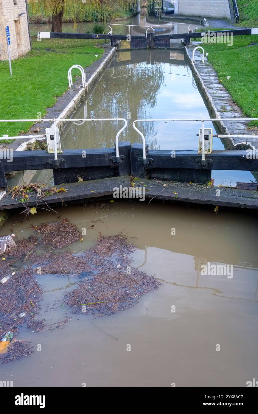 Bath, Somerset - 27 November 2024 - Kennet & Avon Canal - Lock 7 at the ...