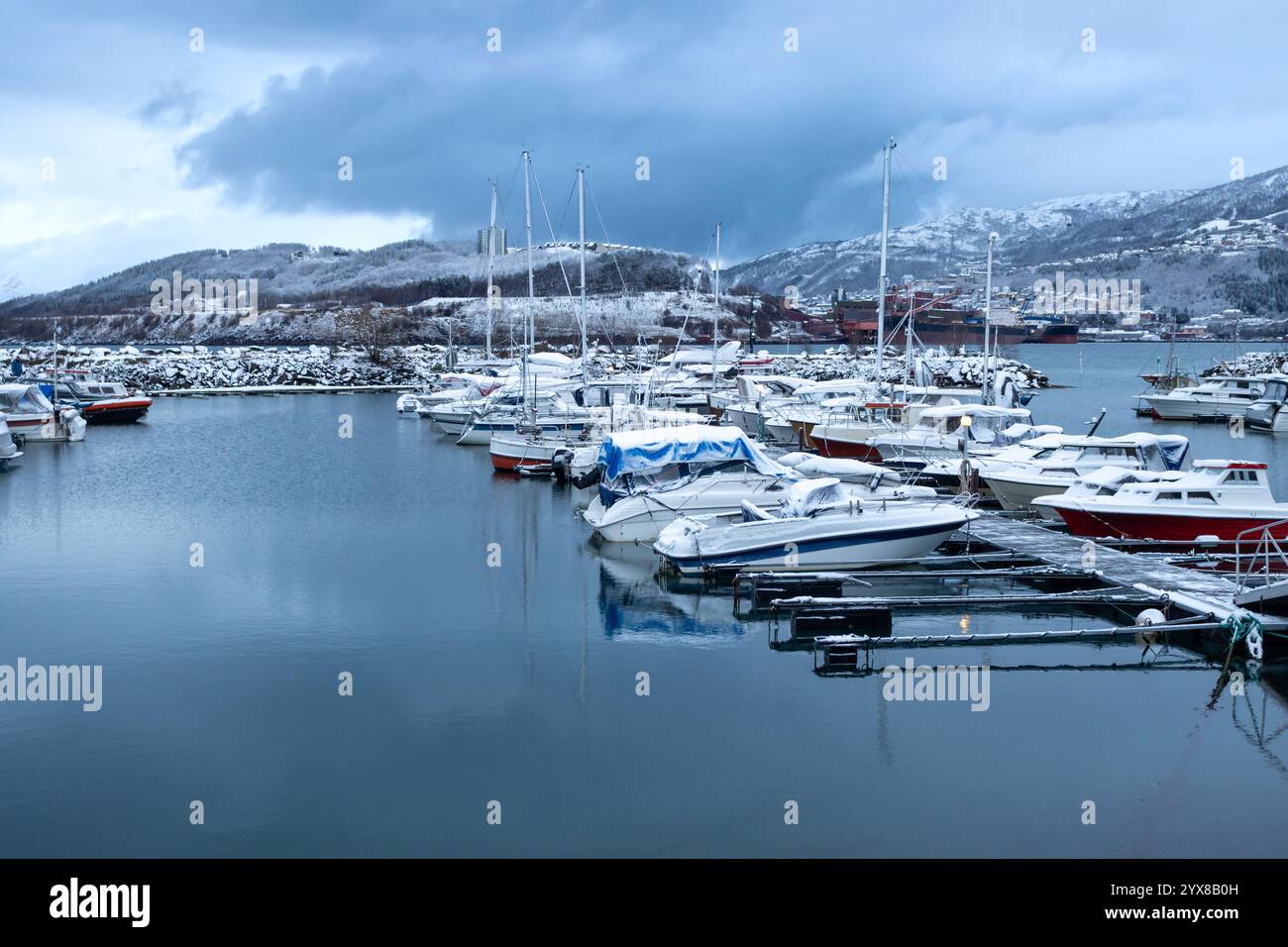 Harbor for yachts with many boats, moored there in the winter weather ...