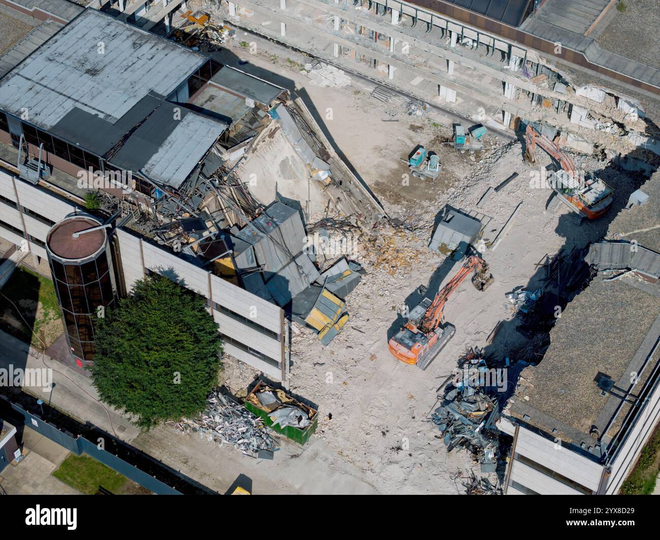 Demolition of IBM Havant Building 26. Built in the 1970's the once ...