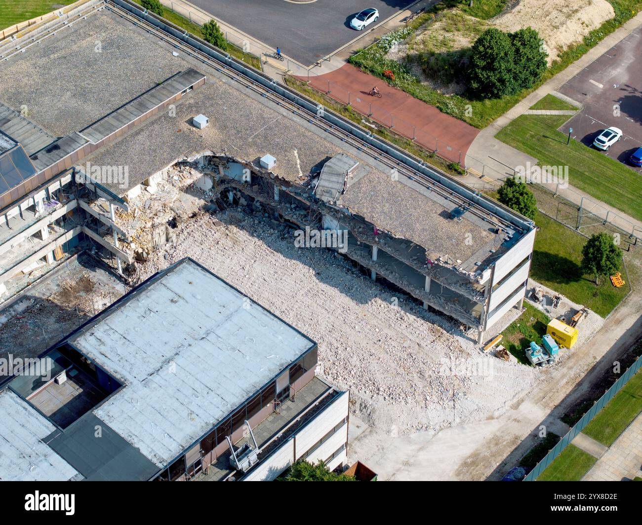 Demolition of IBM Havant Building 26. Built in the 1970's the once ...