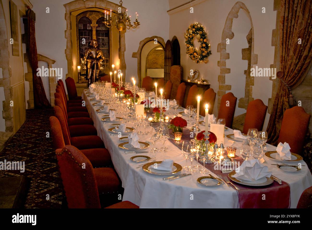 Plush seated dinner banquet candlelight hi-res stock photography and ...