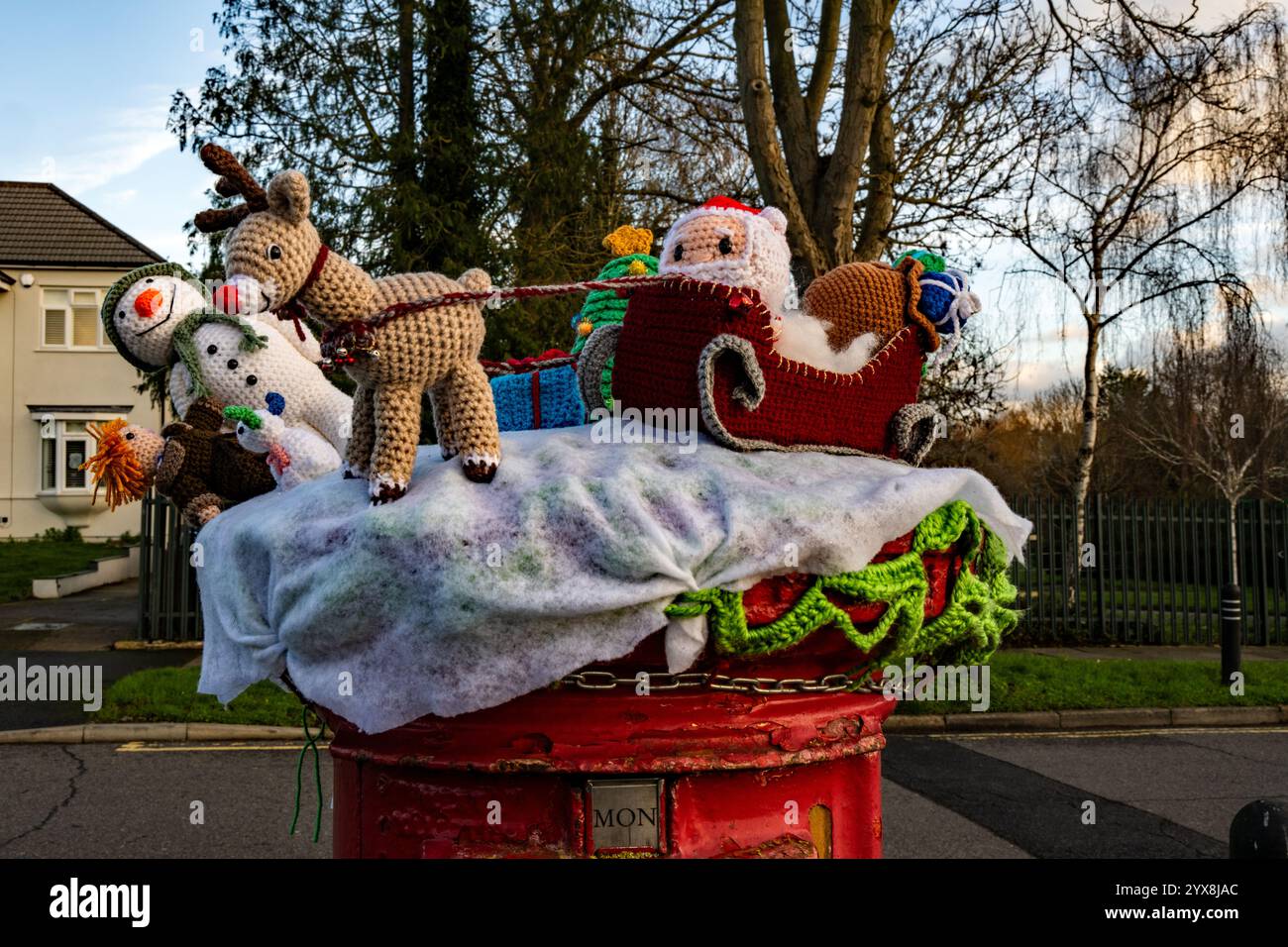 Royal post box toppers hi-res stock photography and images - Alamy