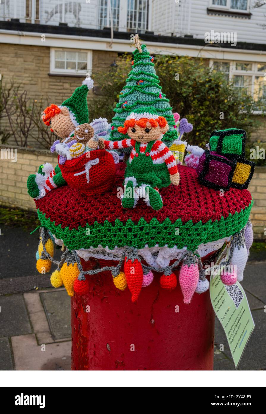 Royal post box toppers hi-res stock photography and images - Alamy