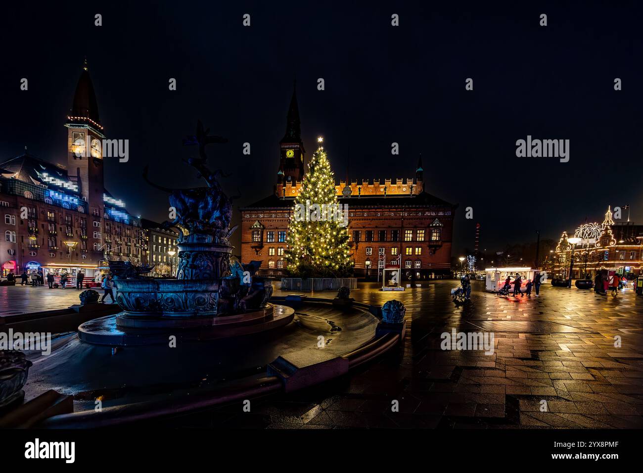 Decorated christmas tree hi-res stock photography and images - Alamy