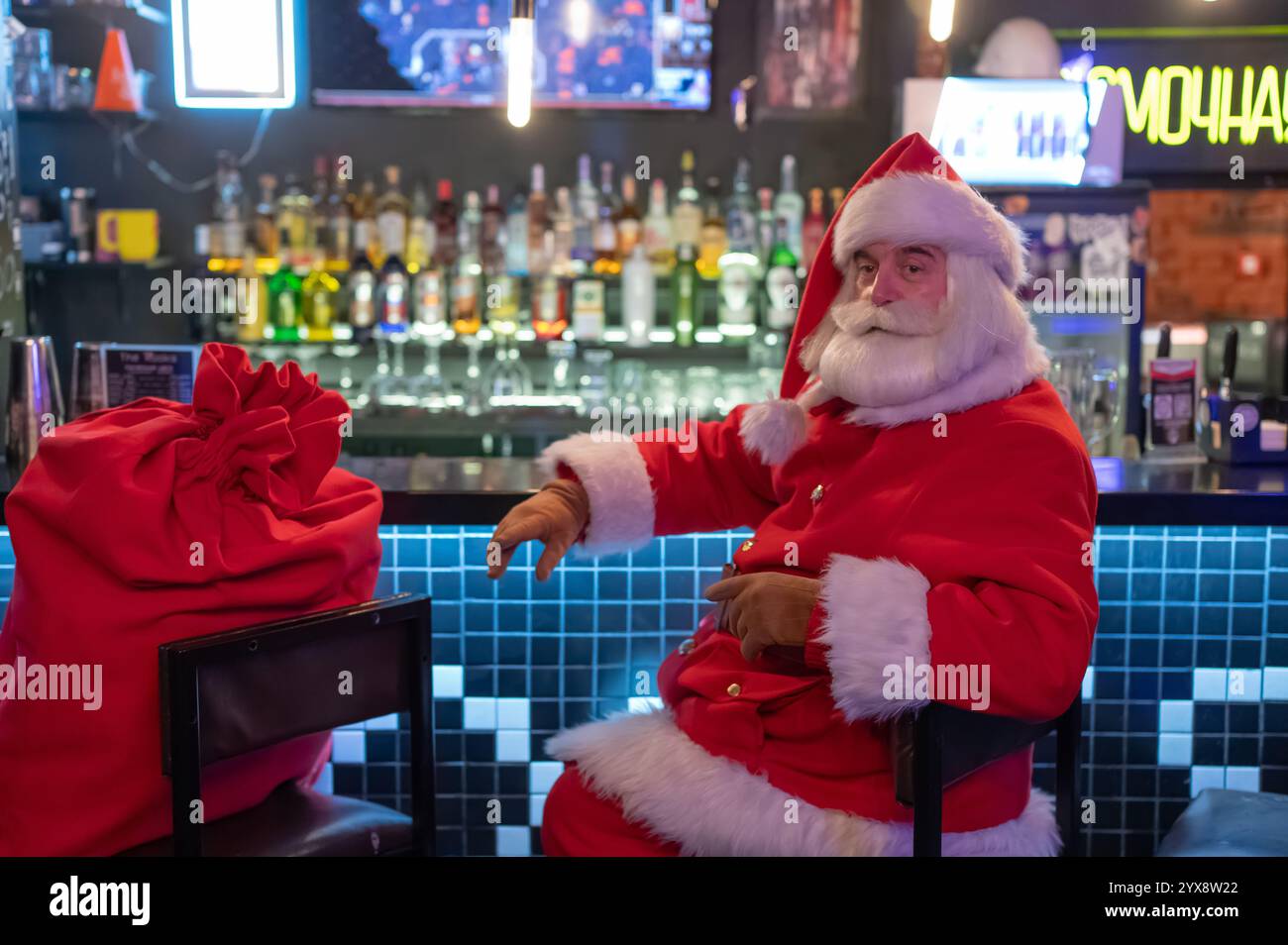 Santa Claus sits at the bar in a pub Stock Photo - Alamy