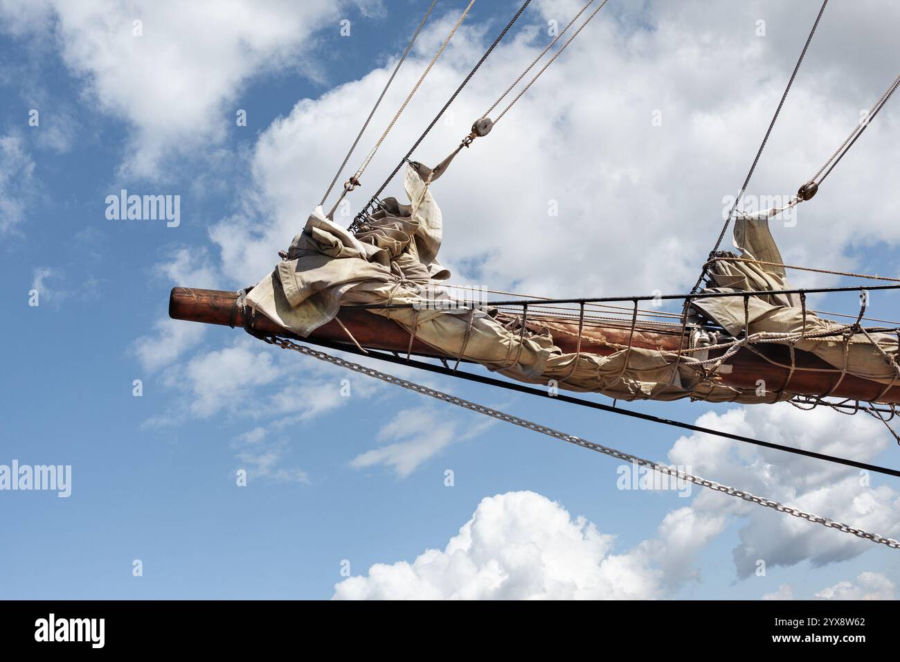 Sailing ship close front hi-res stock photography and images - Alamy